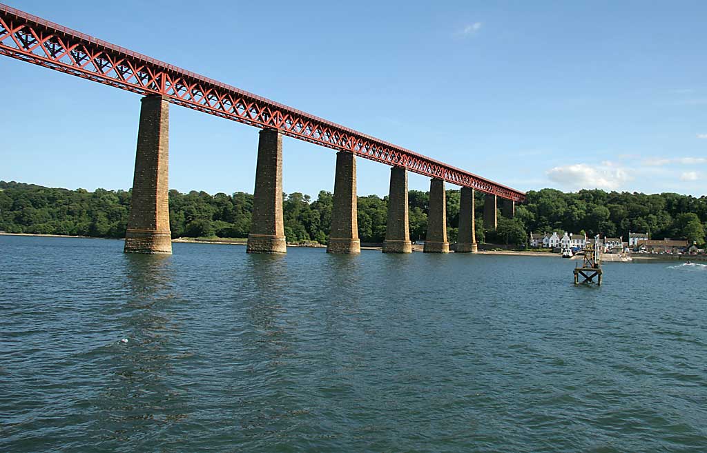 The southern end of the Forth Bridge, Hawes Inn and Hawes Pier ...