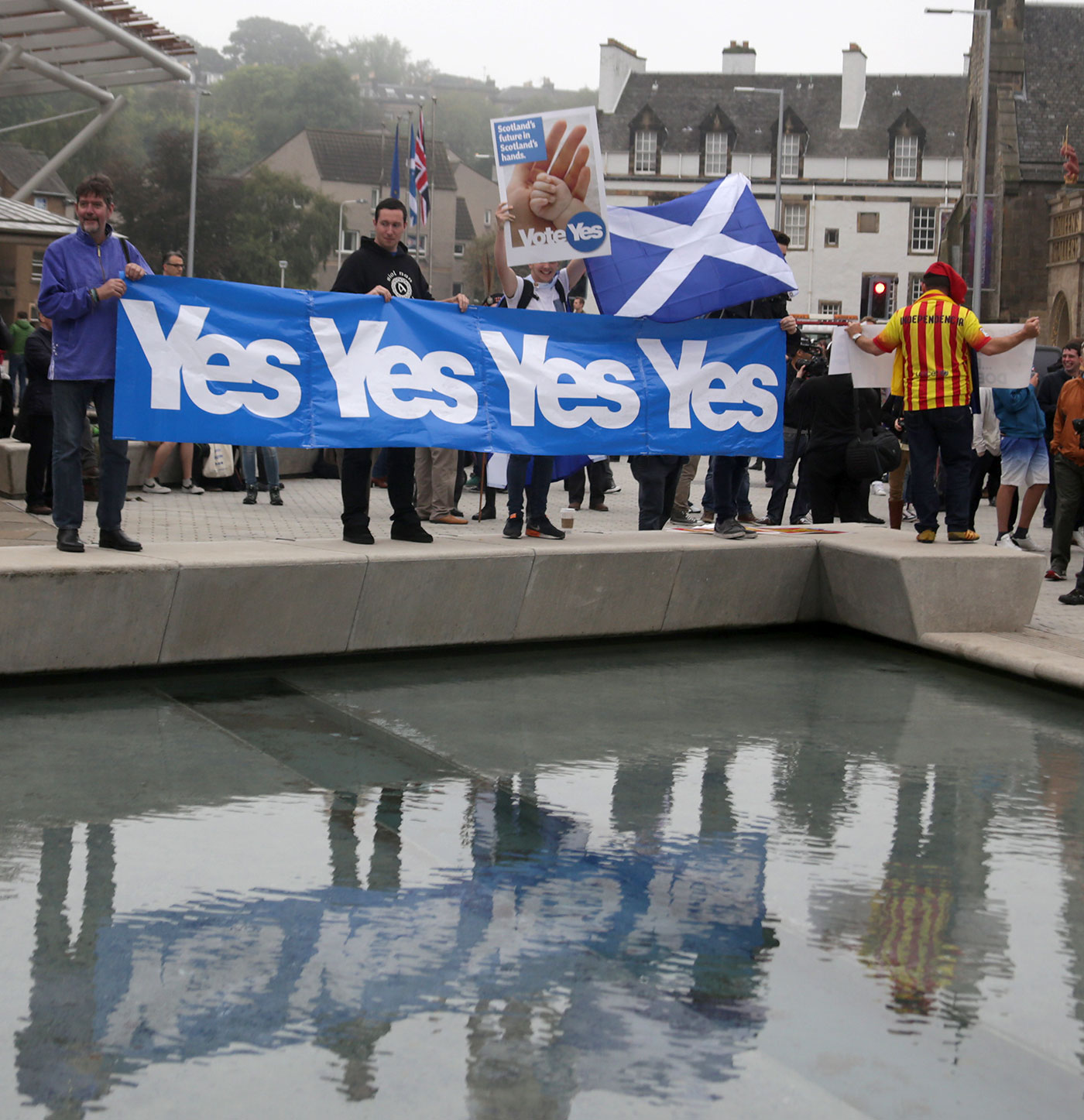 Scottish Independence Referendum - Photos taken outside The Scottish ...