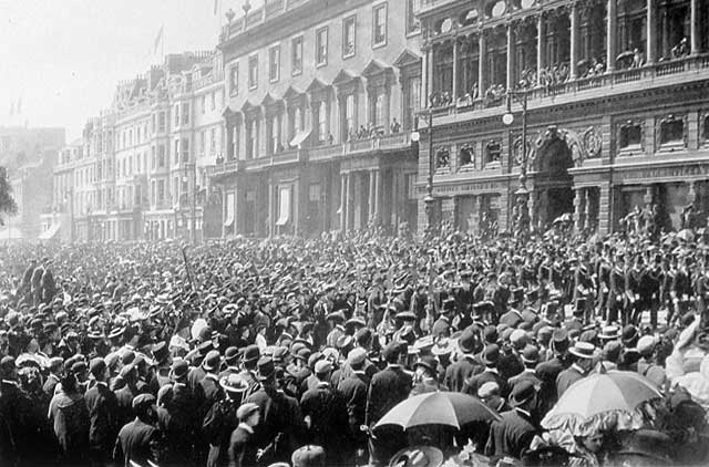Procession of Masons passes along Princes Street to commemorate the ...